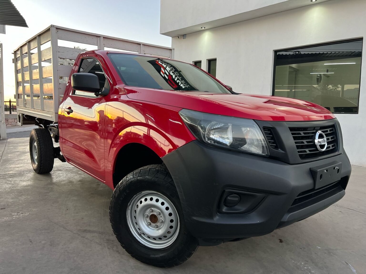 NISSAN NP-300 ESTACAS 2018 - J Premium Automotriz