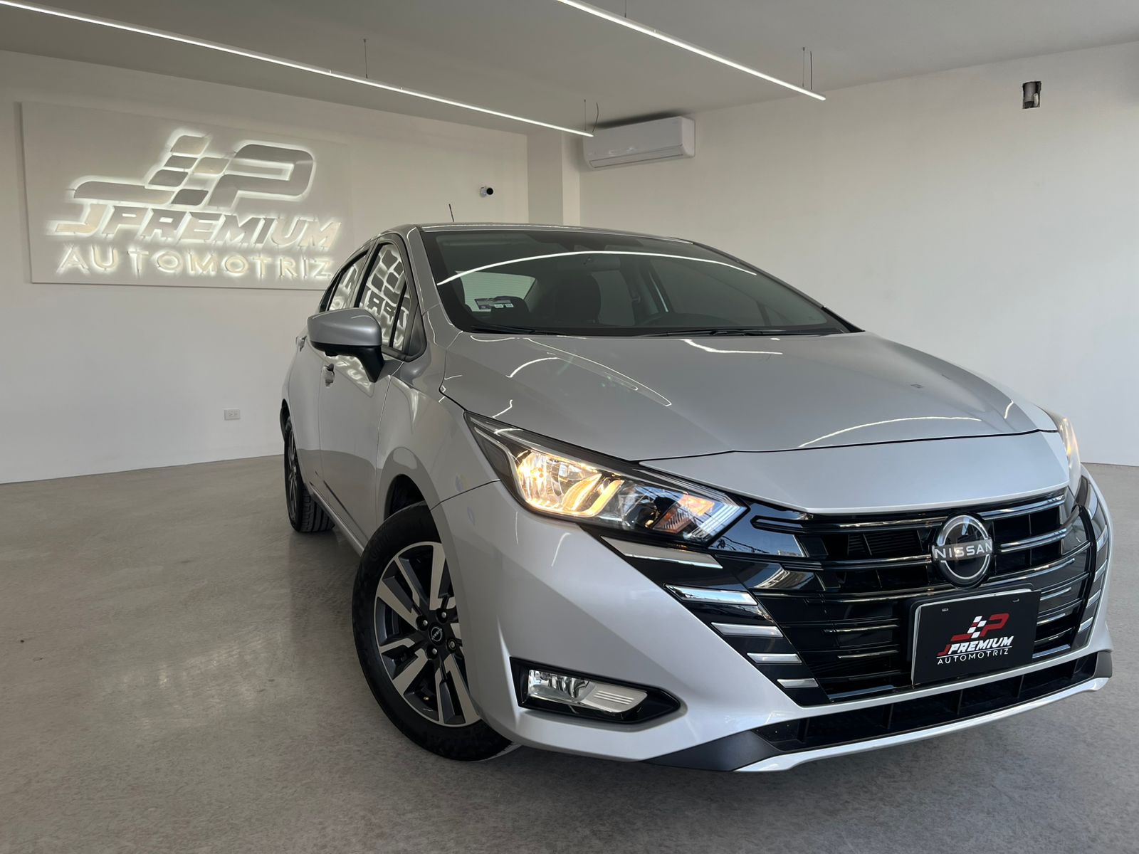 NISSAN VERSA ADVANCED 2024 - J Premium Automotriz