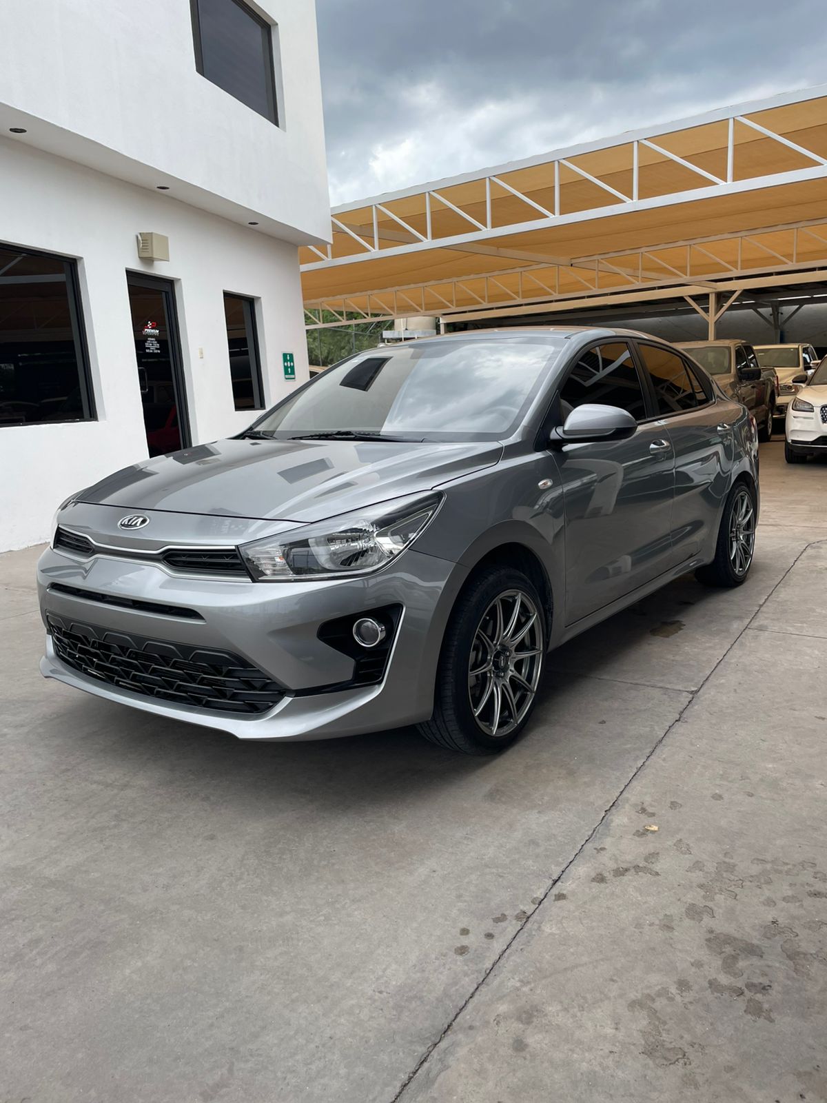 KIA RIO L 2021 - J Premium Automotriz
