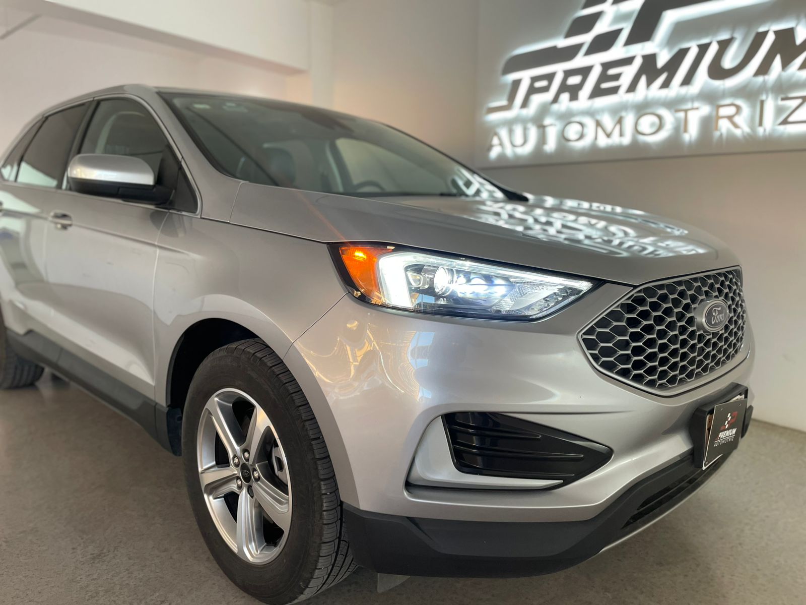 FORD EDGE SEL PLUS 2023 - J Premium Automotriz
